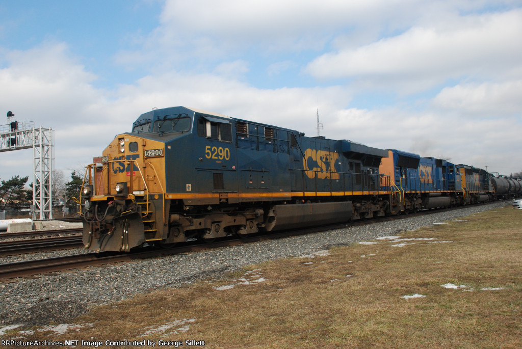 CSX 5290 leads a tanker train west.